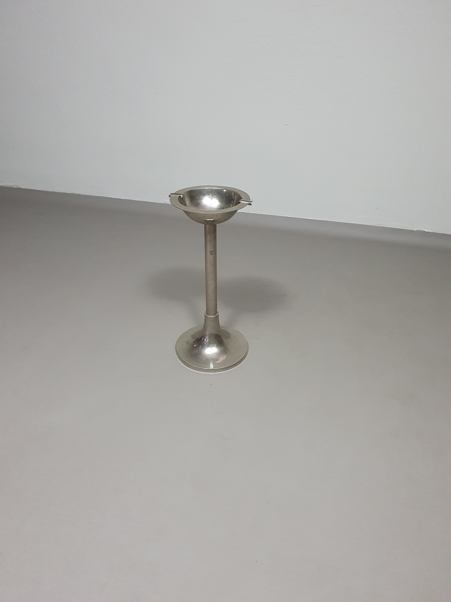 Binox / made in italy / standing ashtray – Logohuman