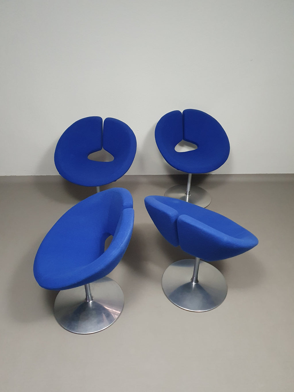 Artifort little Apollo chairs / with swiveling disc base / by Patrick ...