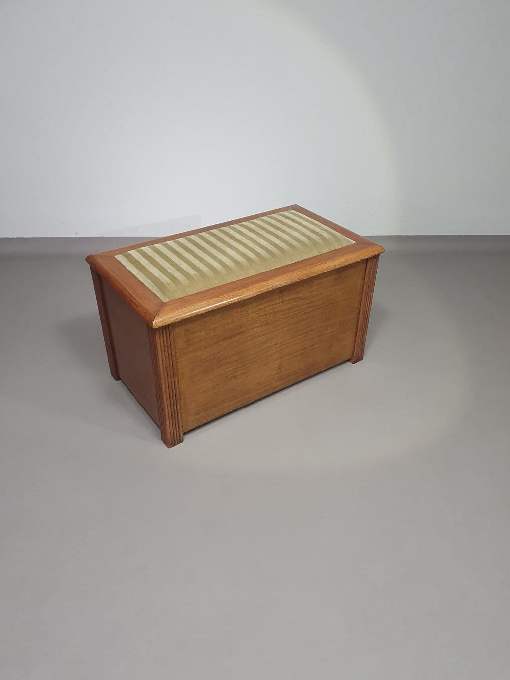 Hallway bench box 1960's – Logohuman