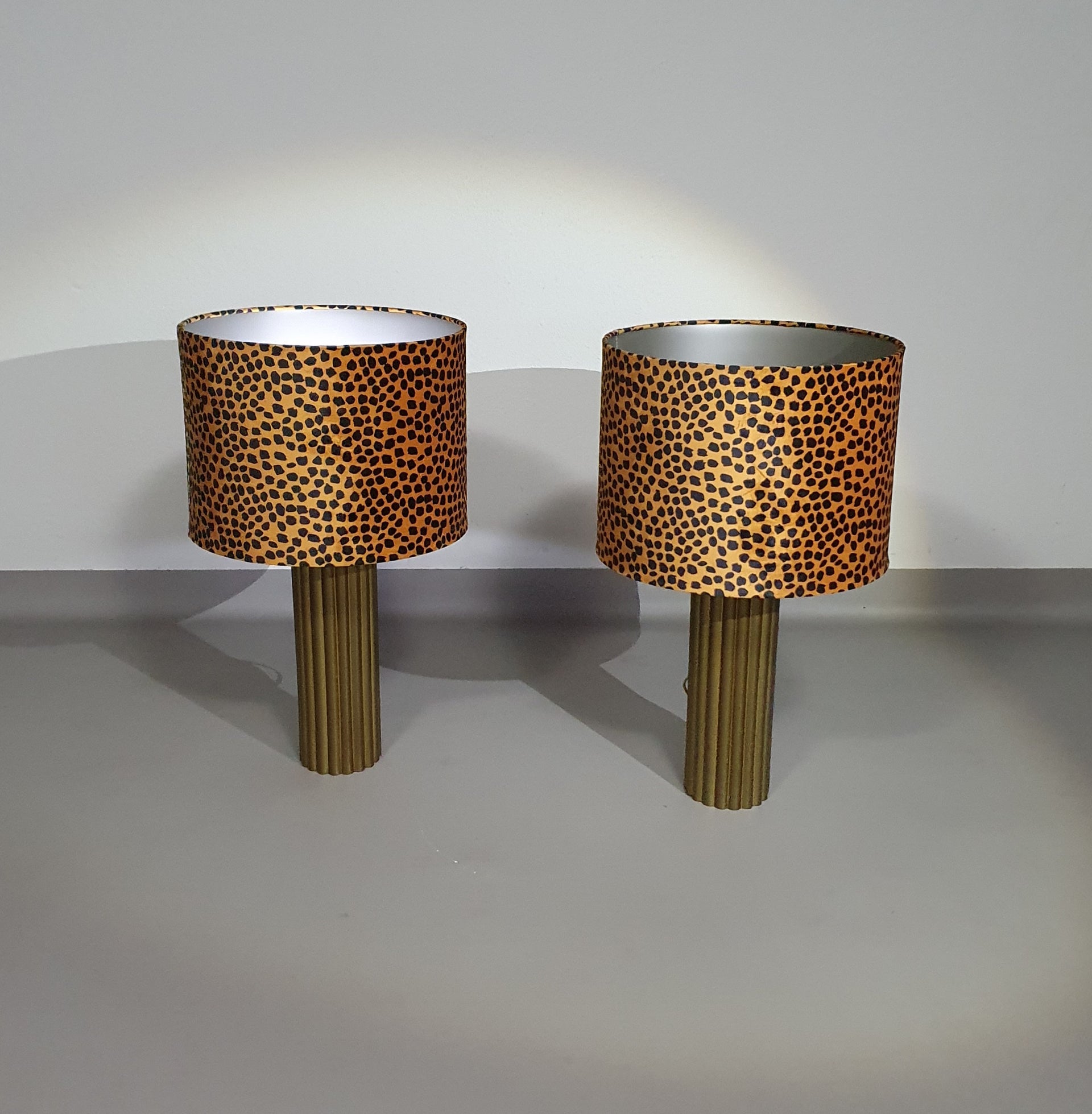 Pair of Kullmann brass table lamps – Logohuman