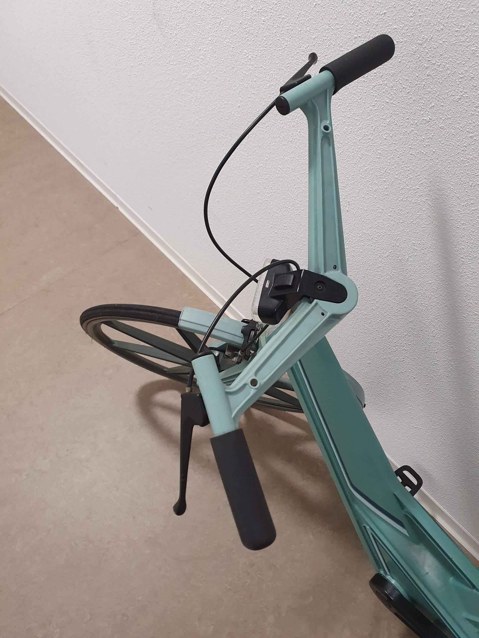 Vintage blue plastic bike Itera from Volvo Sweden, 1980s – Logohuman