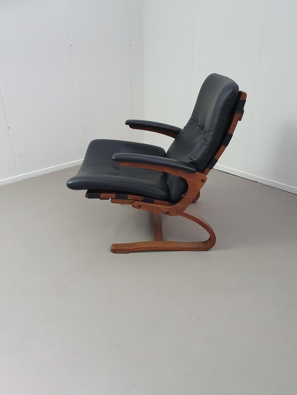 Vintage Kengu lounge chairs by Elsa & Nordahl Solheim for Rybo Rykken ...